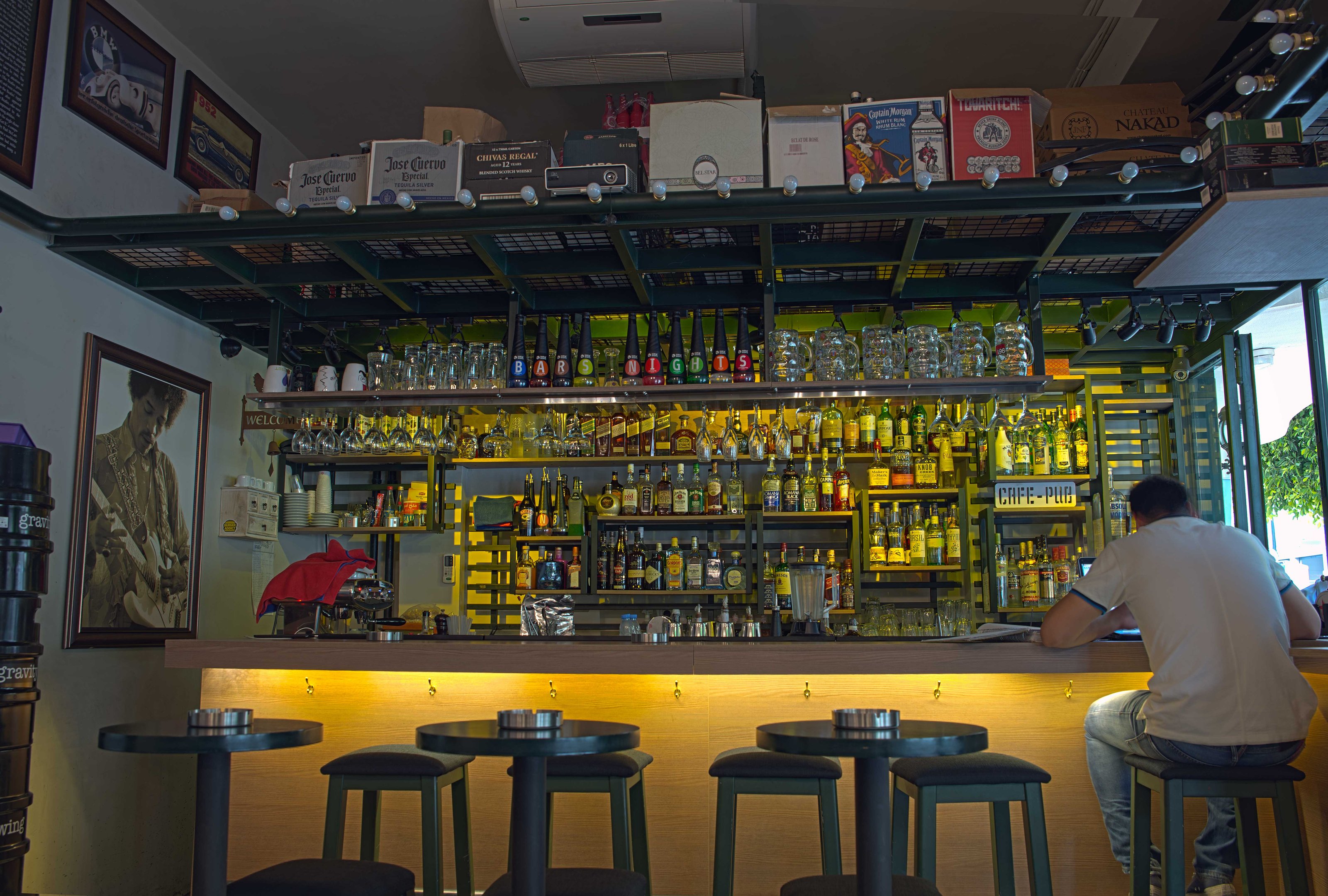 27 Cafe Pub - Badaro - Party - SOBEIRUT